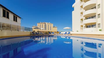 Piscina exterior sazonal