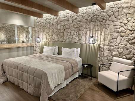 Suite Queen com Banheira de Hidromassagem | Roupa de alta qualidade, minibar, secretƔria