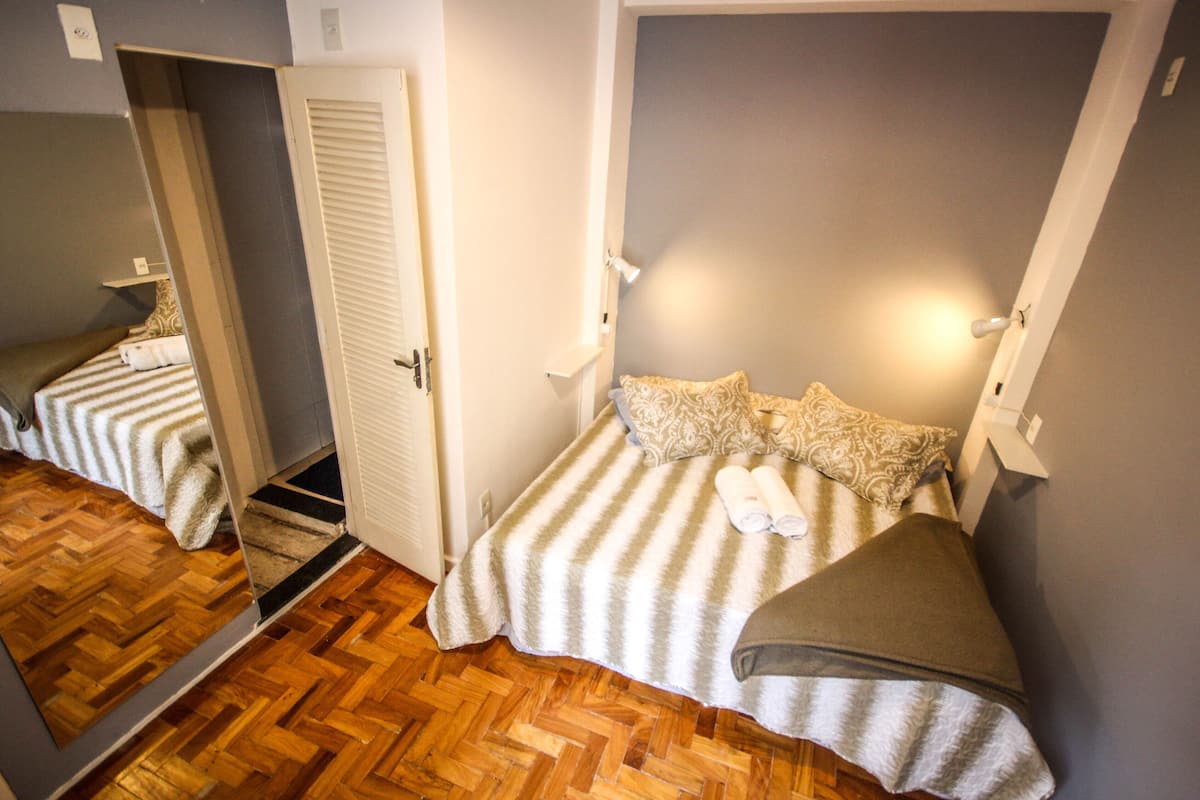 Quarto casal ou duplo conforto | Wi-Fi de cortesia, roupa de cama