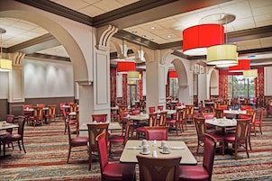 3 restaurantes, café da manhã, culinária americana