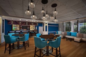3 restaurantes: servem pequenos-almoços, almoços, jantares e brunches