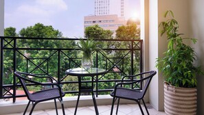 Apartamento Superior, 1 quarto, casa de banho privativa, Vista para a cidade | Vista da varanda