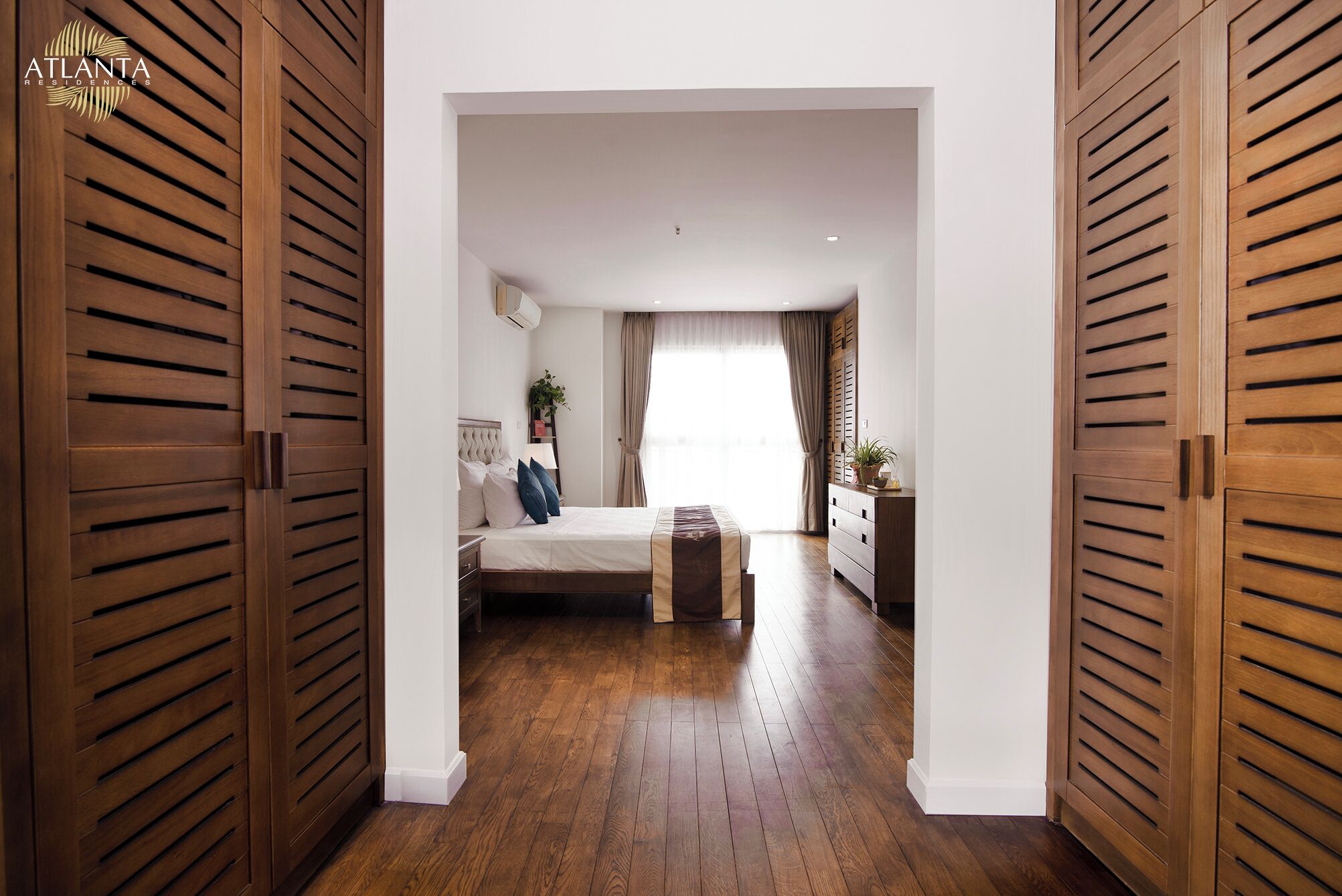 Roupas de cama premium, cofres nos quartos, individualmente decorados