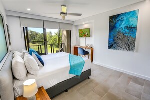 Estúdio luxo, 1 quarto, vista parcial para o oceano | Roupas de cama premium, camas com colchões pillow-top