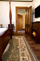 Quarto premium, 1 cama King, lareira (5) | Roupas de cama premium, camas com colchões pillow-top