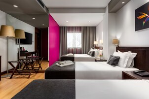 Quarto casal família | Frigobar, cofres nos quartos, escrivaninha, cortinas blackout