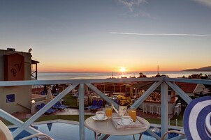 Apartamento standard, vista para o mar | Vista do quarto