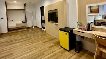 Suite Executiva, 1 cama king-size e sofá-cama, não fumadores (Newly Renovated) | 1 quarto, minibar, cofre no quarto