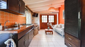 Apartamento conforto, 1 quarto | Área de estar | TV LED