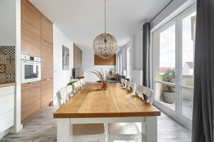 Apartamento, 2 quartos, varanda | Refeições no quarto