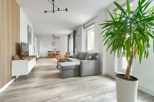 Apartamento, 2 quartos, varanda | Roupa hipoalergénica, cortinas/cortinados opacos 