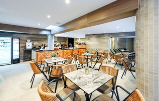 Bar junto à piscina