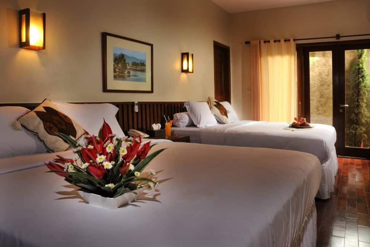 Quarto Familiar, não fumadores | Minibar, cofre no quarto, secretária, Wi-fi grátis