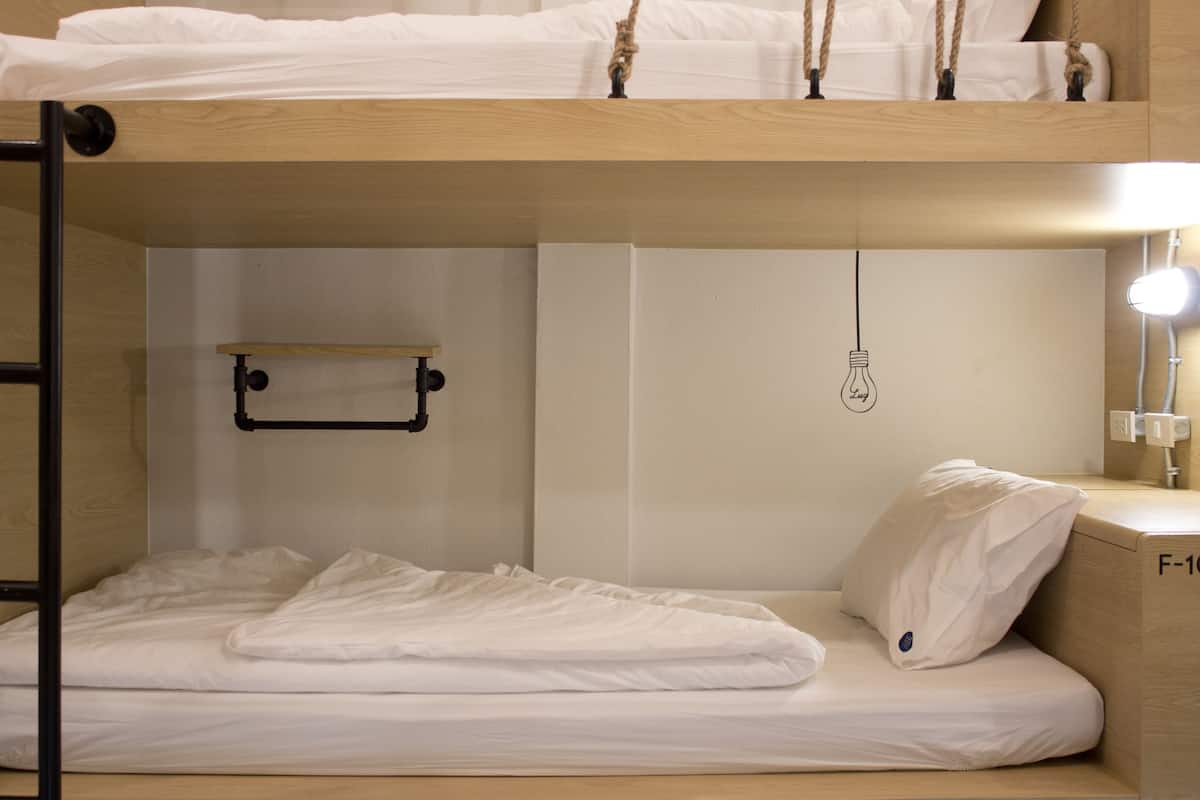 Cofres nos quartos, camas extras/dobráveis (sobretaxa)