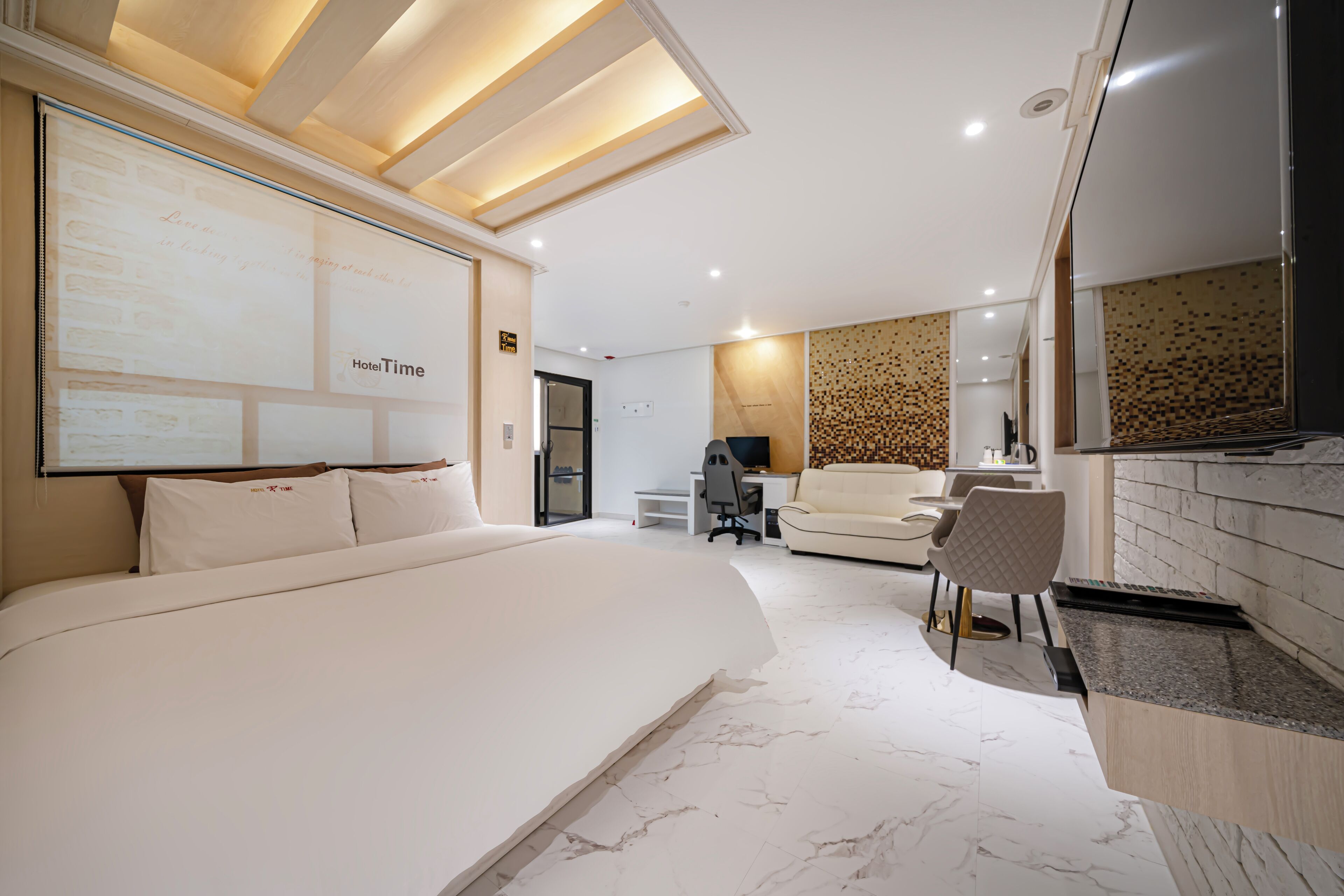 Quarto Superior | Roupa de alta qualidade, secretária 