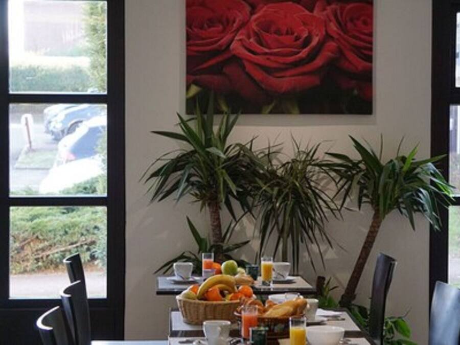 Pequeno-almoço tipo buffet diário (13.90 EUR por pessoa)