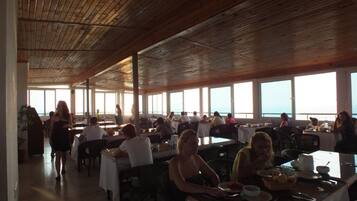 2 restaurantes, pequenos-almoços servidos, cozinha internacional