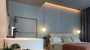 Quarto Duplo Júnior, terraço | Secretária, secretária adequada para computadores portáteis 