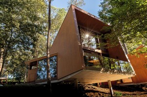 Bungalow | Minibar, cofre no quarto, secretária, quartos insonorizados 