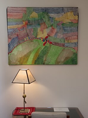 Quarto Duplo Standard | Cofre no quarto, com decoração personalizada, secretária 