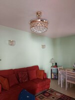 Apartamento luxo, 1 quarto, terraço | Área de estar | TV de tela plana