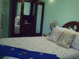 Apartamento Deluxe, 1 quarto, terraço | 1 quarto, lençóis de algodão egípcio, cofre no quarto 