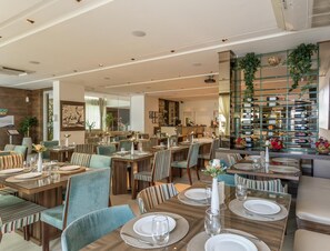 Pequenos-almoços, almoços e jantares servidos 