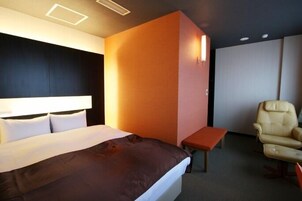 Quarto casal, para fumantes | Escrivaninha, Wi-Fi de cortesia, roupa de cama