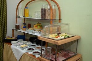 Café da manhã com buffet todos os dias mediante uma taxa