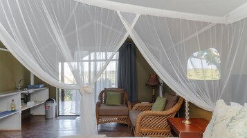 Large Safari Tent with Deck | Wi-Fi de cortesia, roupa de cama