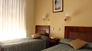 Quarto Twin | Casa de banho | Artigos de higiene pessoal grátis, um secador de cabelo