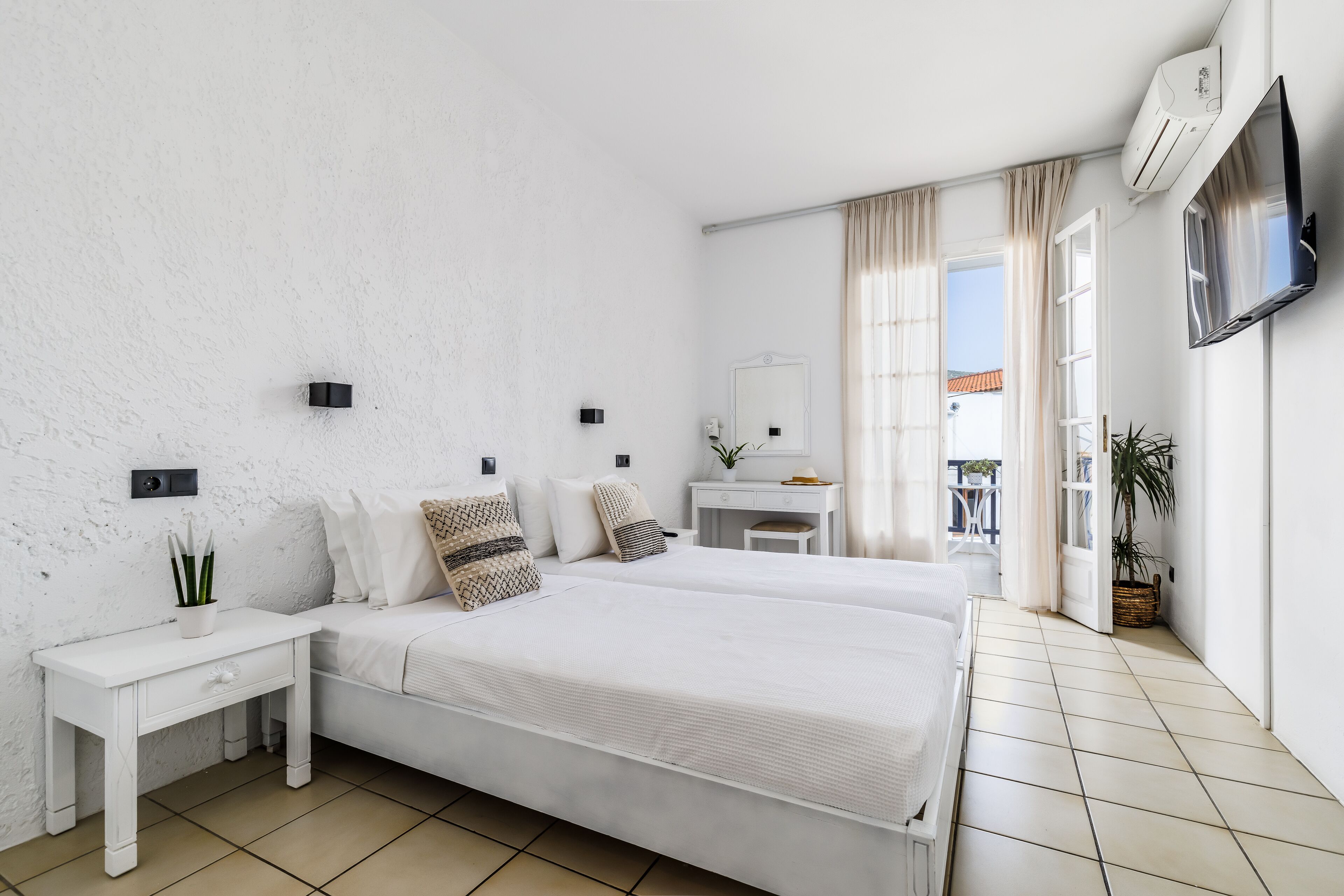 Cofres nos quartos, ferros/tábuas de passar roupa, Wi-Fi de cortesia