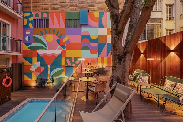 Piscina exterior sazonal 