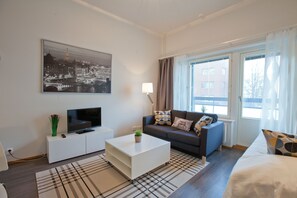 Estúdio urbano, 2 camas de solteiro | Área de estar | TV de tela plana