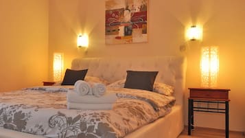 Apartamento, 2 quartos, terraço, vista para a piscina | 1 quarto, roupa de alta qualidade, camas de colchão Tempur-Pedic