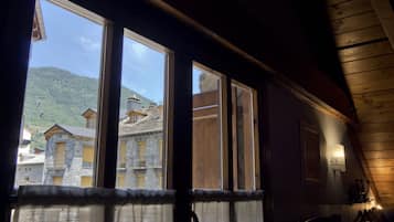 Quarto família (12 pax) | Wi-Fi de cortesia, roupa de cama
