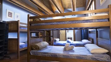 Quarto família (12 pax) | Wi-Fi de cortesia, roupa de cama