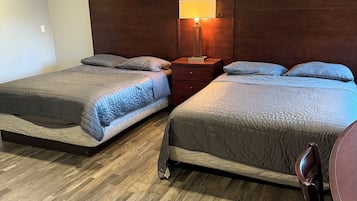 Quarto Deluxe | Secretária, cortinas/cortinados opacos, Wi-fi grátis