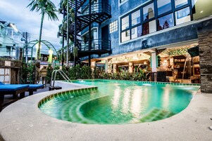 Piscina exterior, da(s) 8:30 à(s) 21:00, espreguiçadeiras 