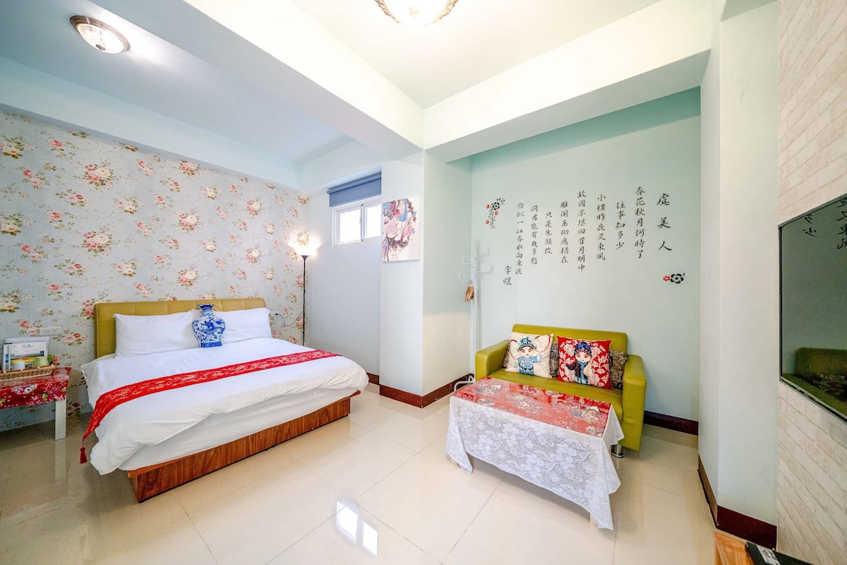 1 quarto, roupa de alta qualidade, com decoração personalizada
