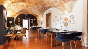 Jantares servidos, cozinha pan-asiática