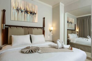 Frigobar, cofres nos quartos, individualmente decorados