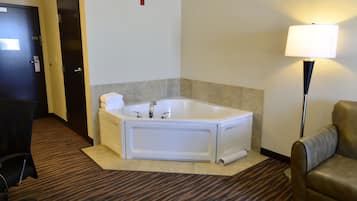 Suite, 1 cama king-size e sofá-cama, não fumadores | Banheira de hidromassagem
