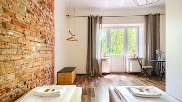 Quarto Duplo ou Twin Clássico, varanda, no rés do chão (Bialy) | Roupa de alta qualidade, cofre no quarto, ferro/tábua de engomar