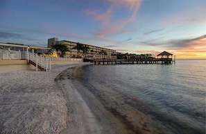 Perto da praia, praia de areia branca