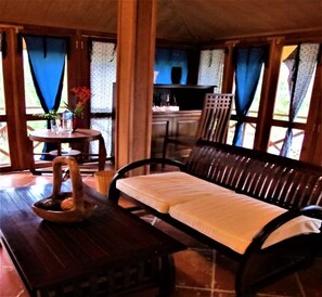 Standard Room (Kamar Crest), Twin Room | Sala