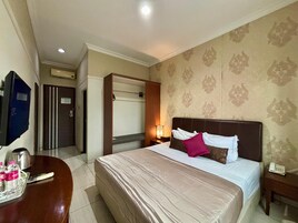 Quarto superior | Roupas de cama premium, cofres nos quartos, escrivaninha