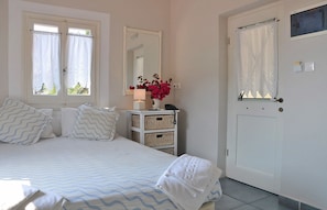 Minibar, cofre no quarto, Wi-fi grátis, roupa de cama fornecida 
