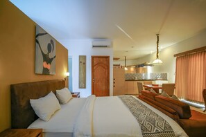 Quarto Deluxe | Minibar, secretária, quartos insonorizados, camas desdobráveis