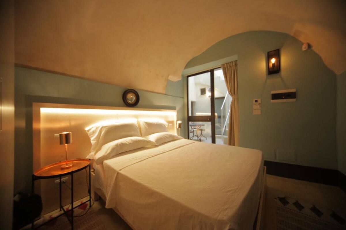 Minibar, cofre no quarto, secretária, Wi-fi grátis 